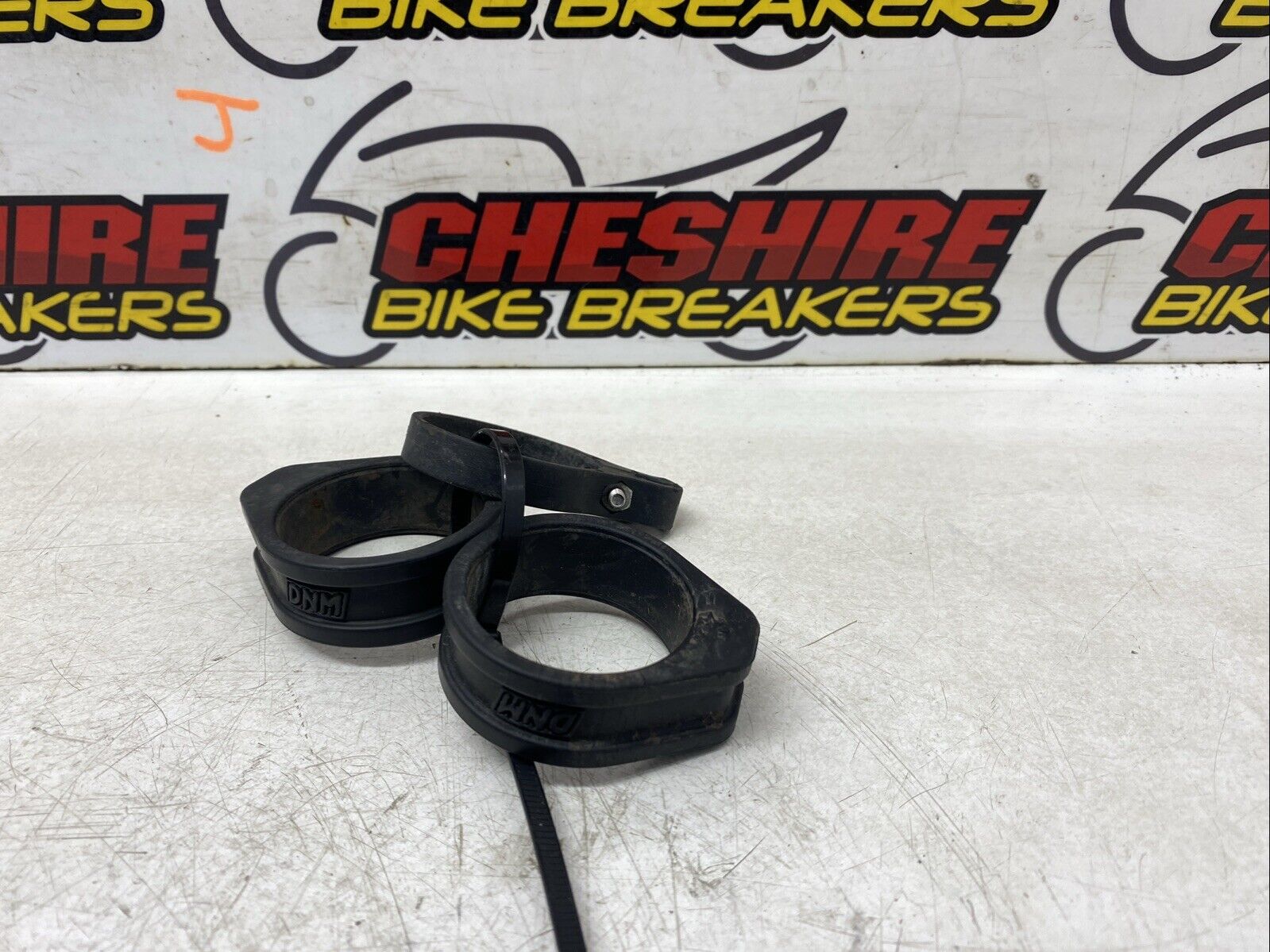 ♻️ Sur-Ron Light Bee X 2022 60v 34ah DNM Front Forks Rubbers & Clamp ♻️ ...